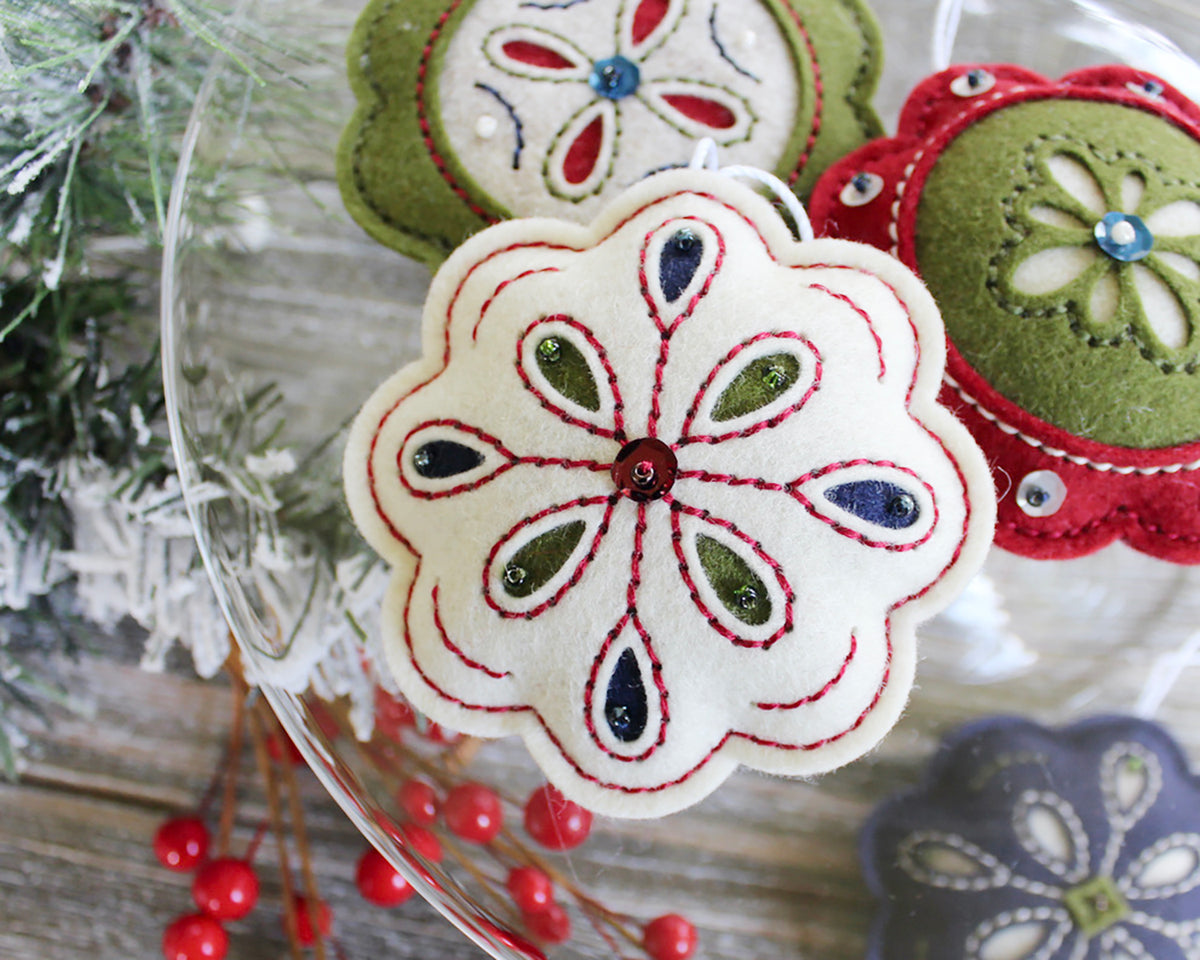 Introducing the Twinkle Light and Simple Scalloped Circle Ornament Die ...