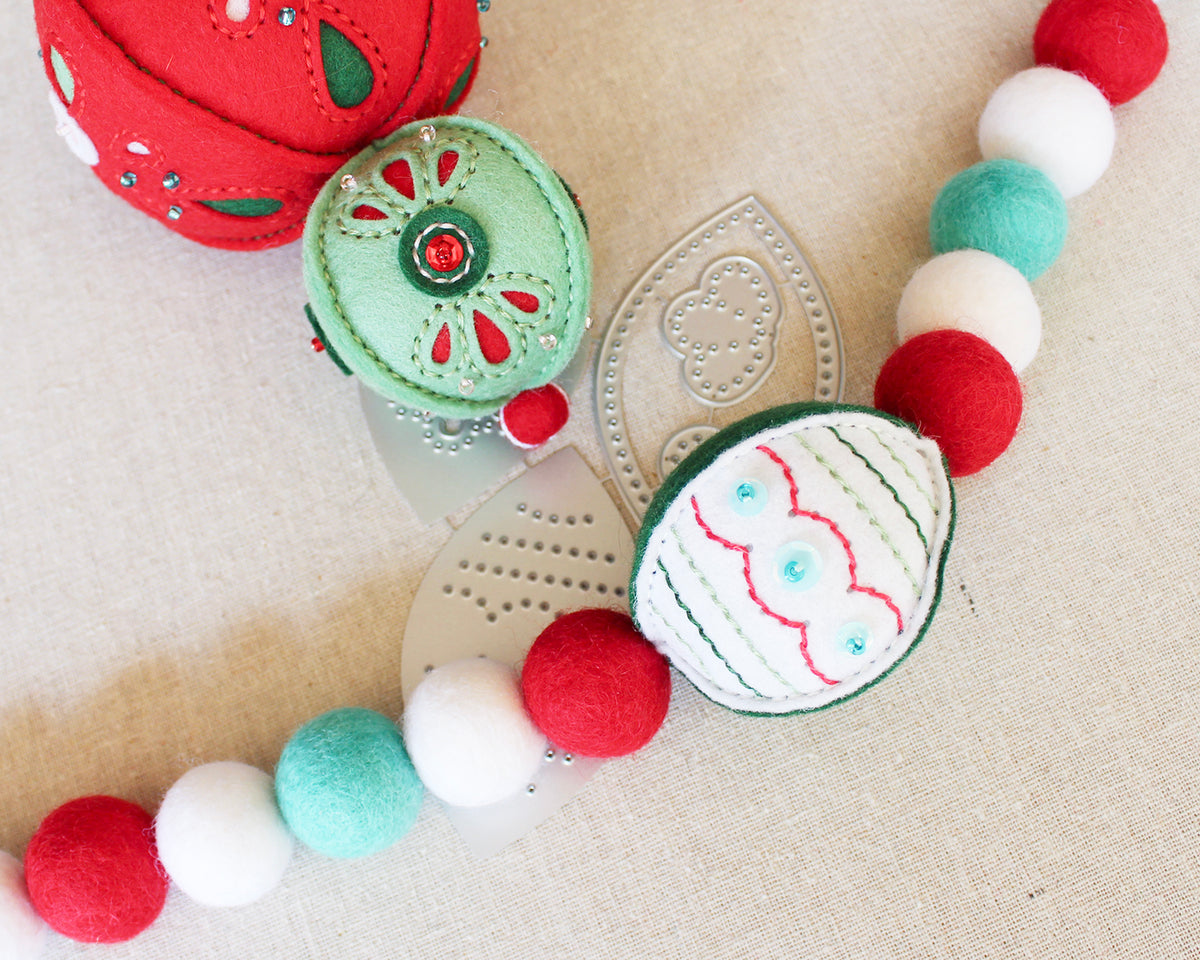 Small Basic Bauble Die – Poshta Design